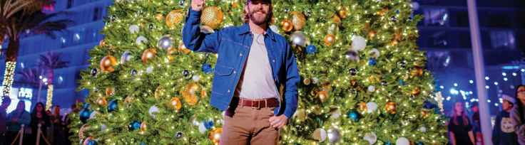 Out + About: Thomas Rhett Lights Christmas Tree at Fontainebleau’s ...